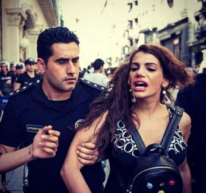 IL VIALE DELLE GIUSTE – Biografia Hande Kader (1993 – 2016) – Libera ...